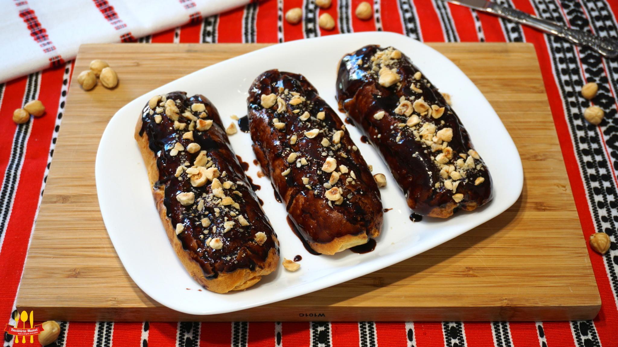 Eclere cu Cremă de Vanilie și Glazură de Ciocolată - Bucătăria Mamei