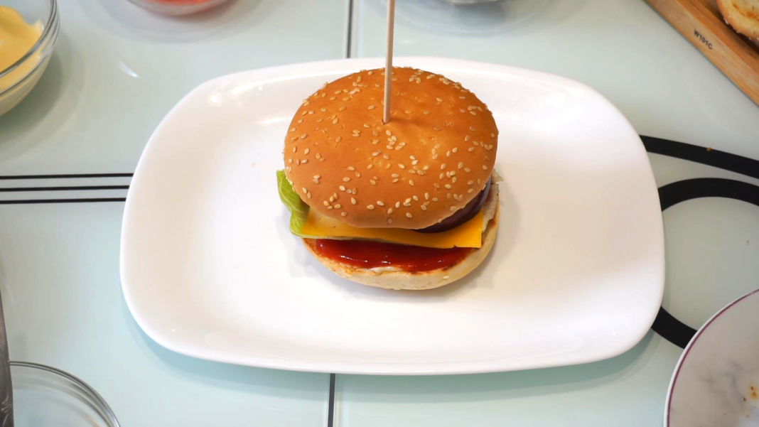 Burger Clasic de Casă - Bucătăria Mamei