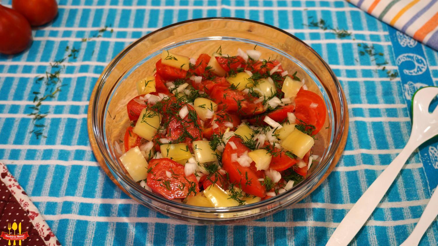 Salată de Vară cu Roșii și Ardei - Bucătăria Mamei